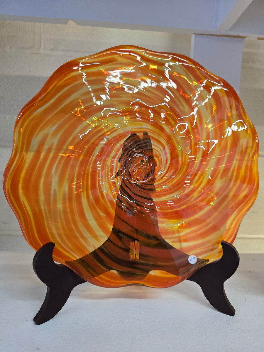 11" Scalloped Red Swirl Plate | shop.ad-glass.com