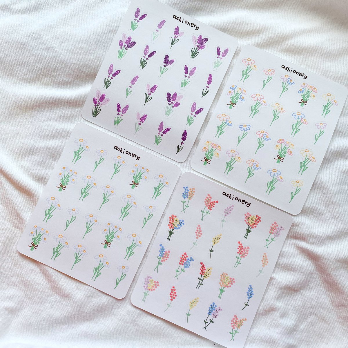 Lined floral stickers | Ashionery