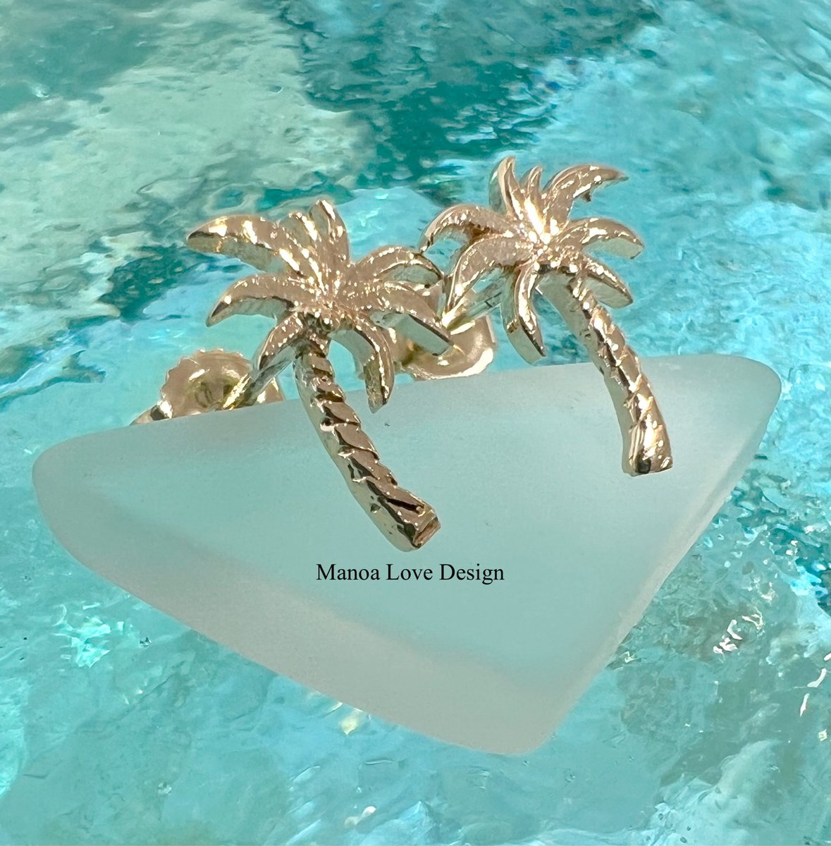 14k solid gold palm tree studs earrings | Manoa Love Design