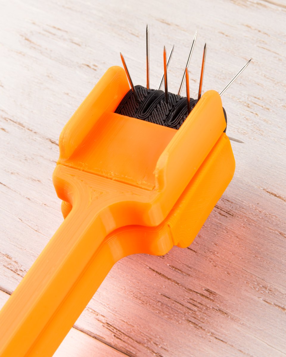 Neon Orange Striker | Balloon Striker