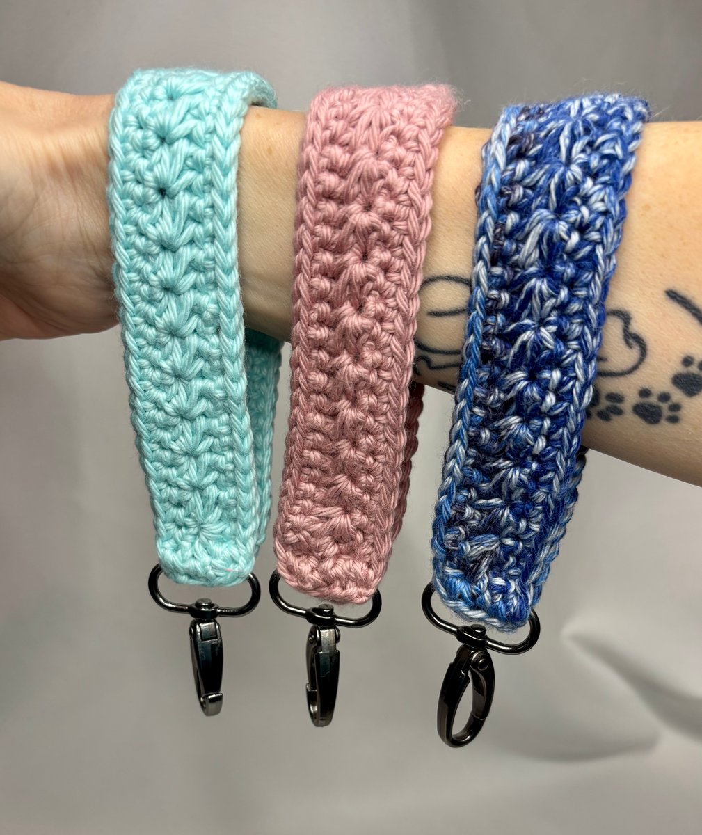 Wristlet Keychains - Daisy Pattern | Hook & Yarn Creations by Sarah