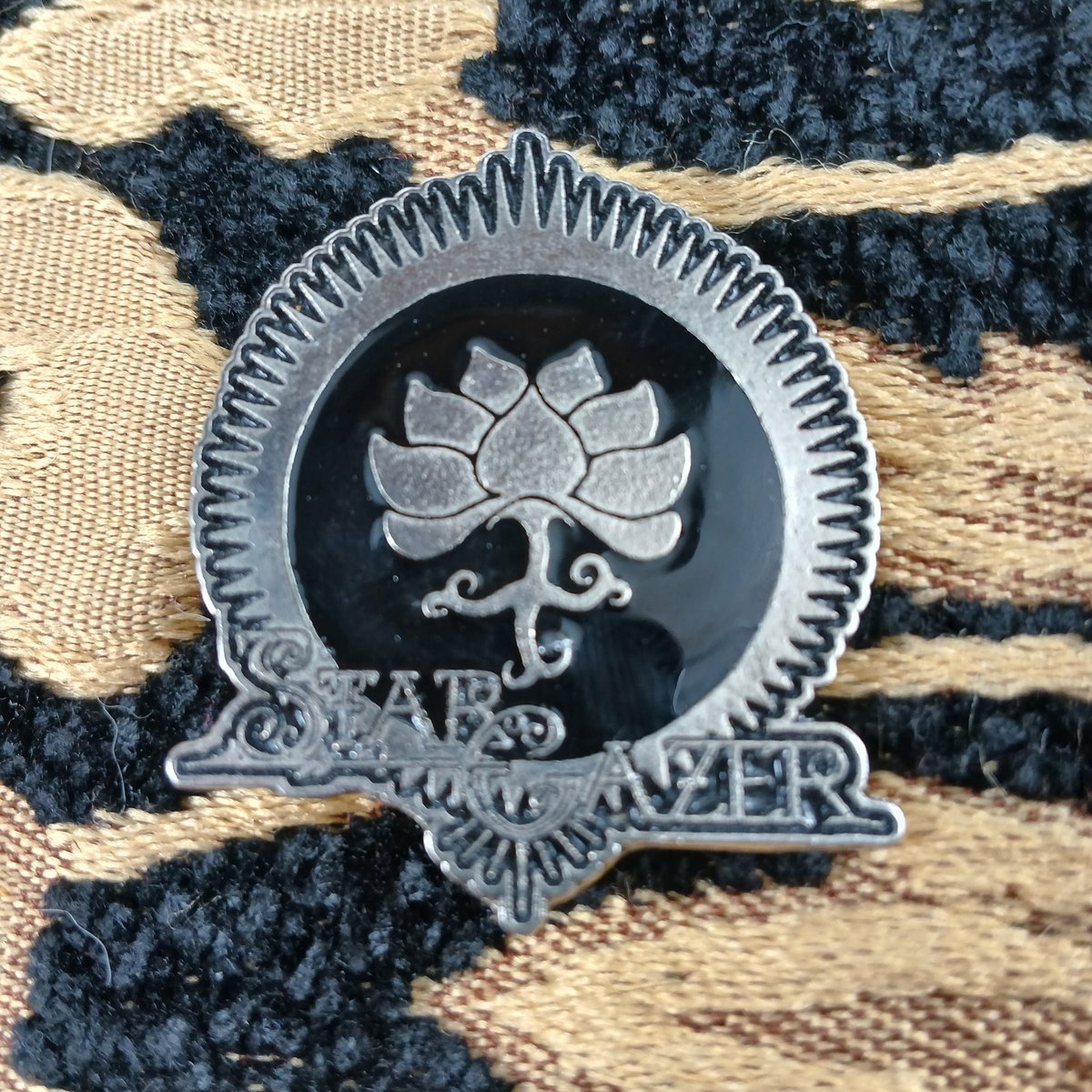 STARGAZER - METAL PIN - LOTUS SYMBOL - BORNE 7" DESIGN | The Cave Distro