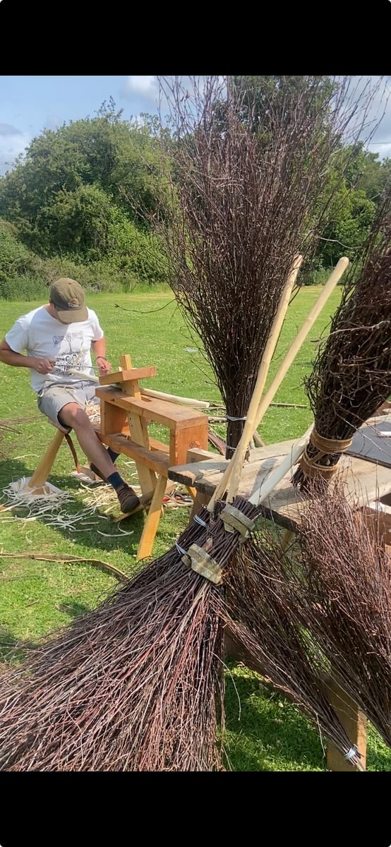 Make a besom broom (witch's broomstick!) | www.touch-wood