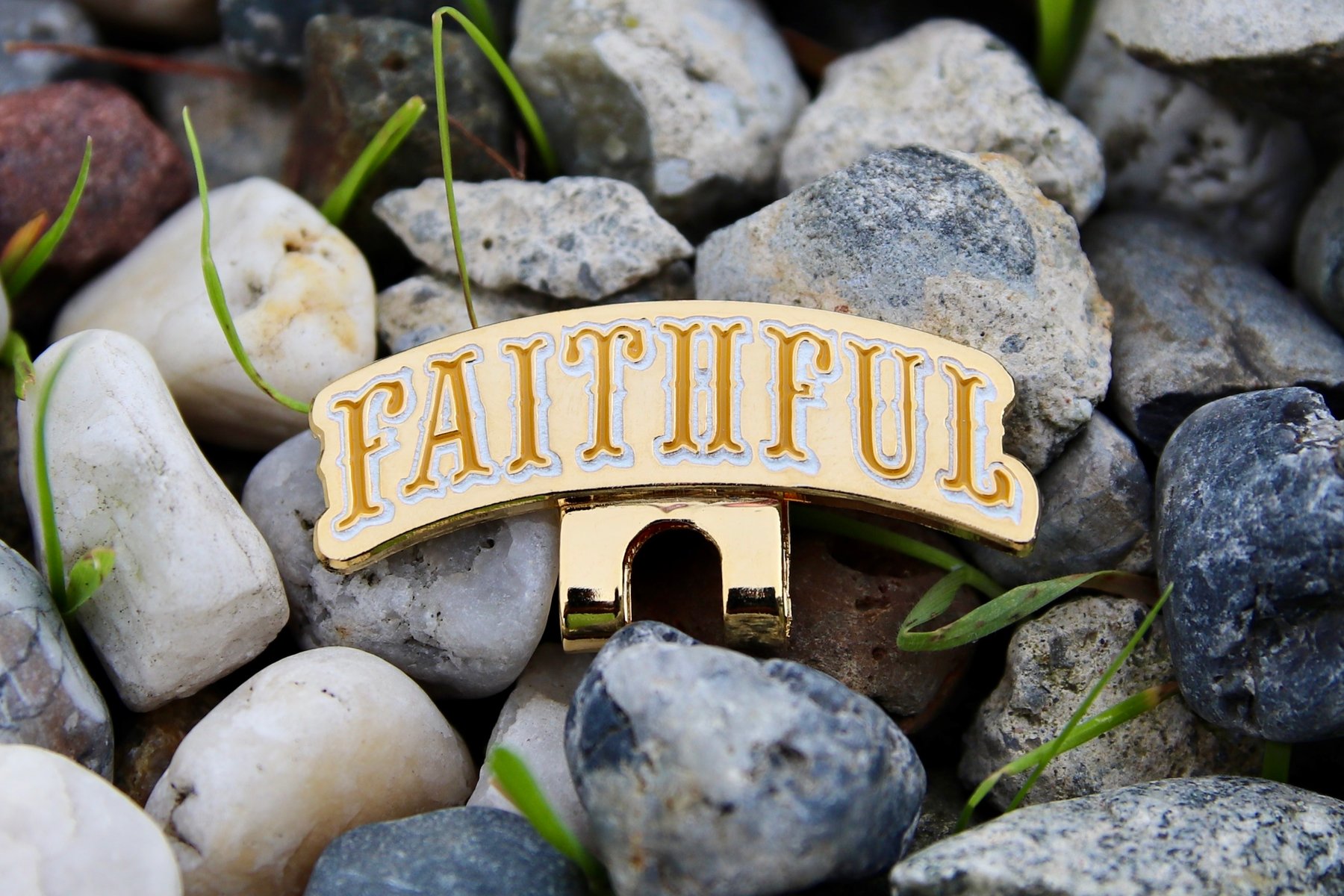 Faithful Clip - White/Gold | BayFitteds