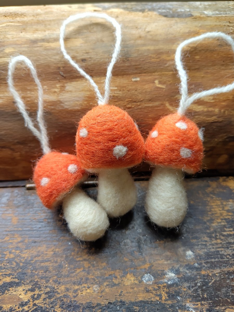 Three Mini Felted Toadstools | The Peg Loomer