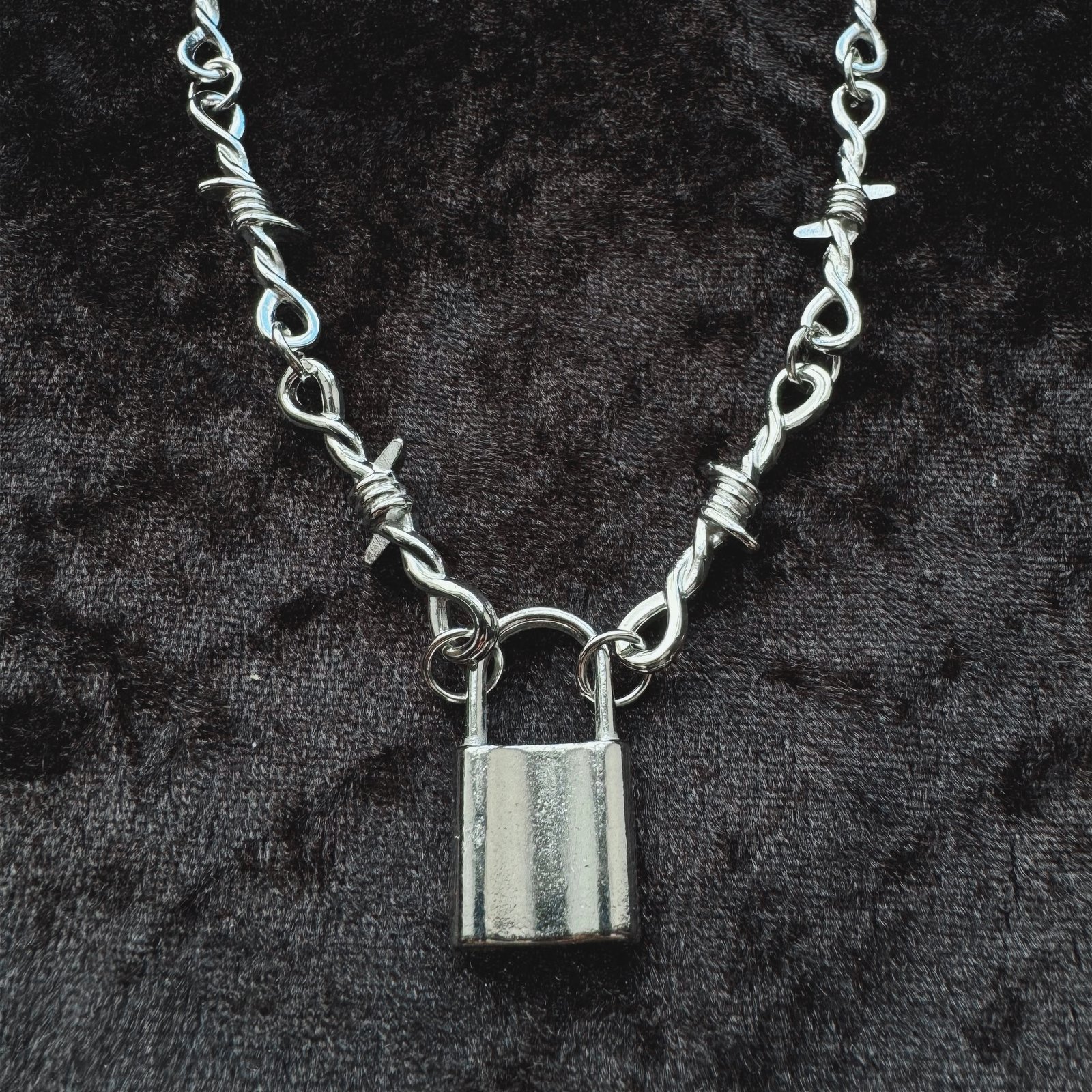 barb-padlock-necklace.jpg?auto barb-padlock-necklace.jpg?auto