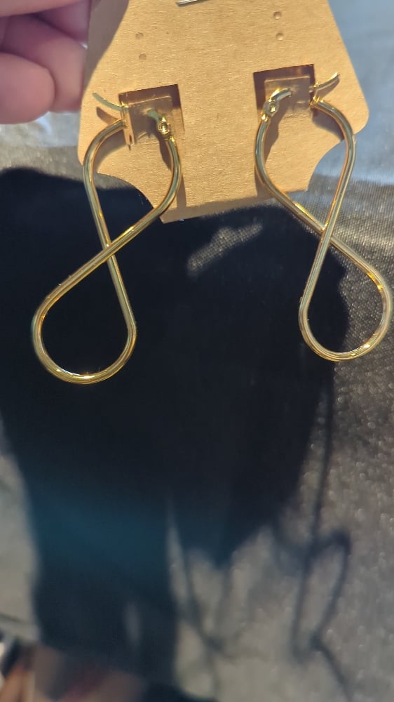 Twisted gold hoop | Hidden Jewels Jewelry