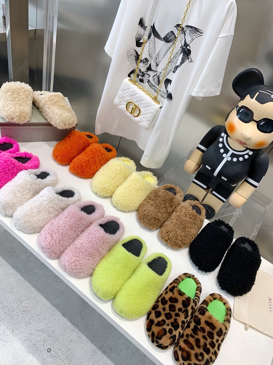 M Fuzzy Slide | The Luxury Boutiqueee