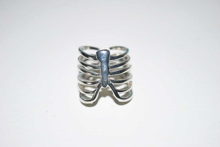 Rib Cage Ring / thechainsoflove