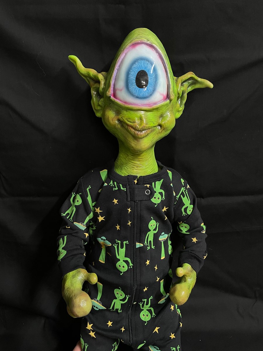 Eville Js creepy closet — Charlie Alien