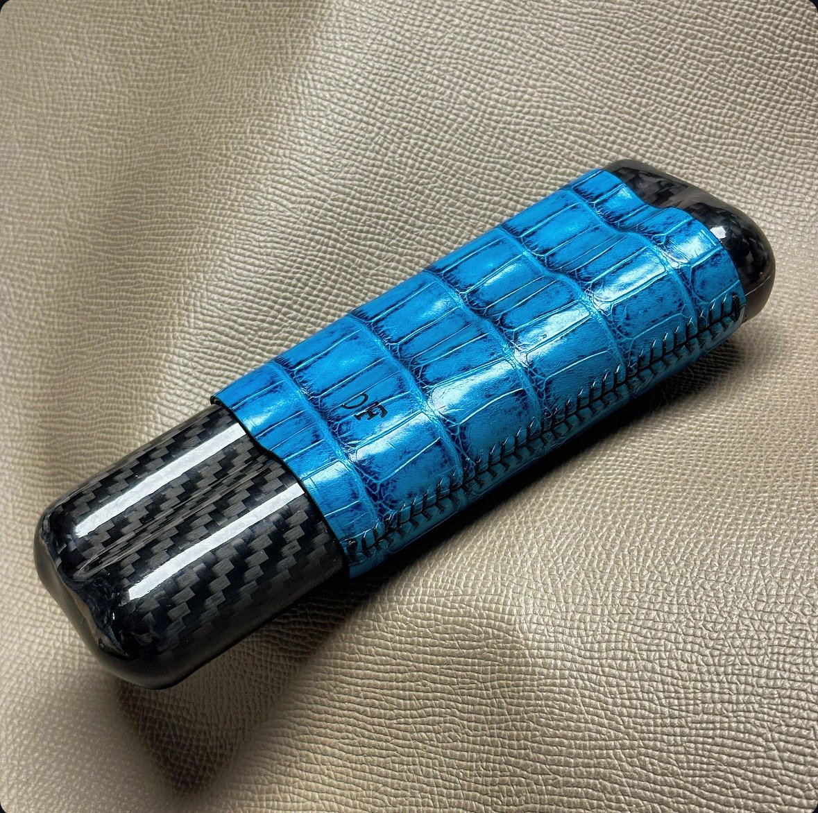 Alligator and Carbon Fiber Cigar Case - Double Finger | Huitcinq1988