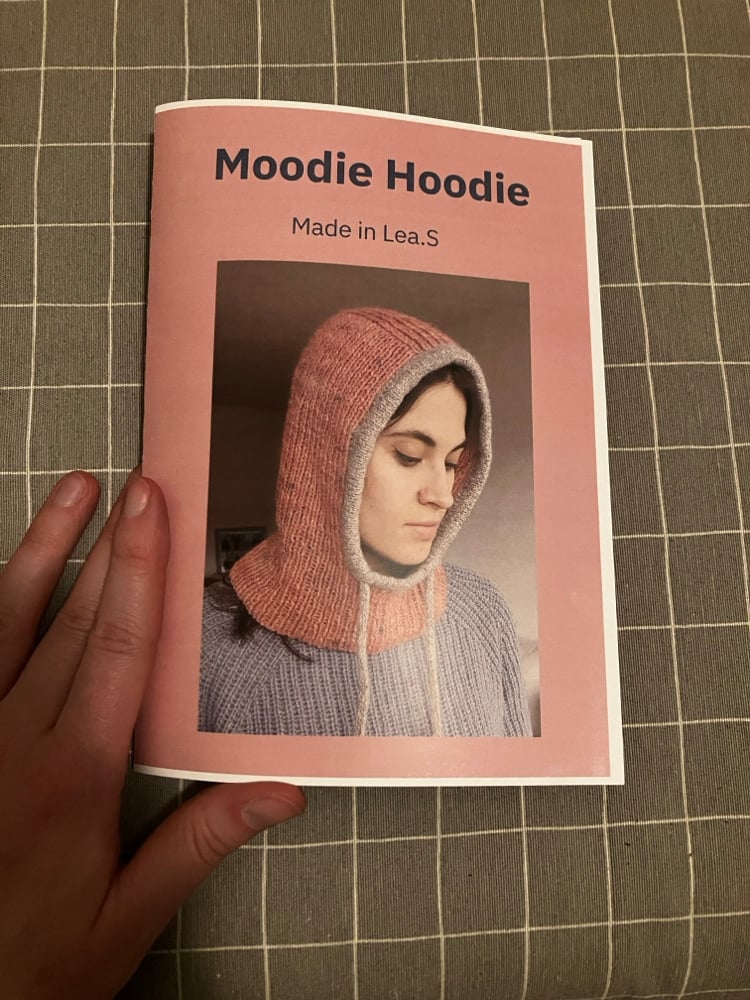 Moodie Hoodie printed pattern ENGLISH | From White To