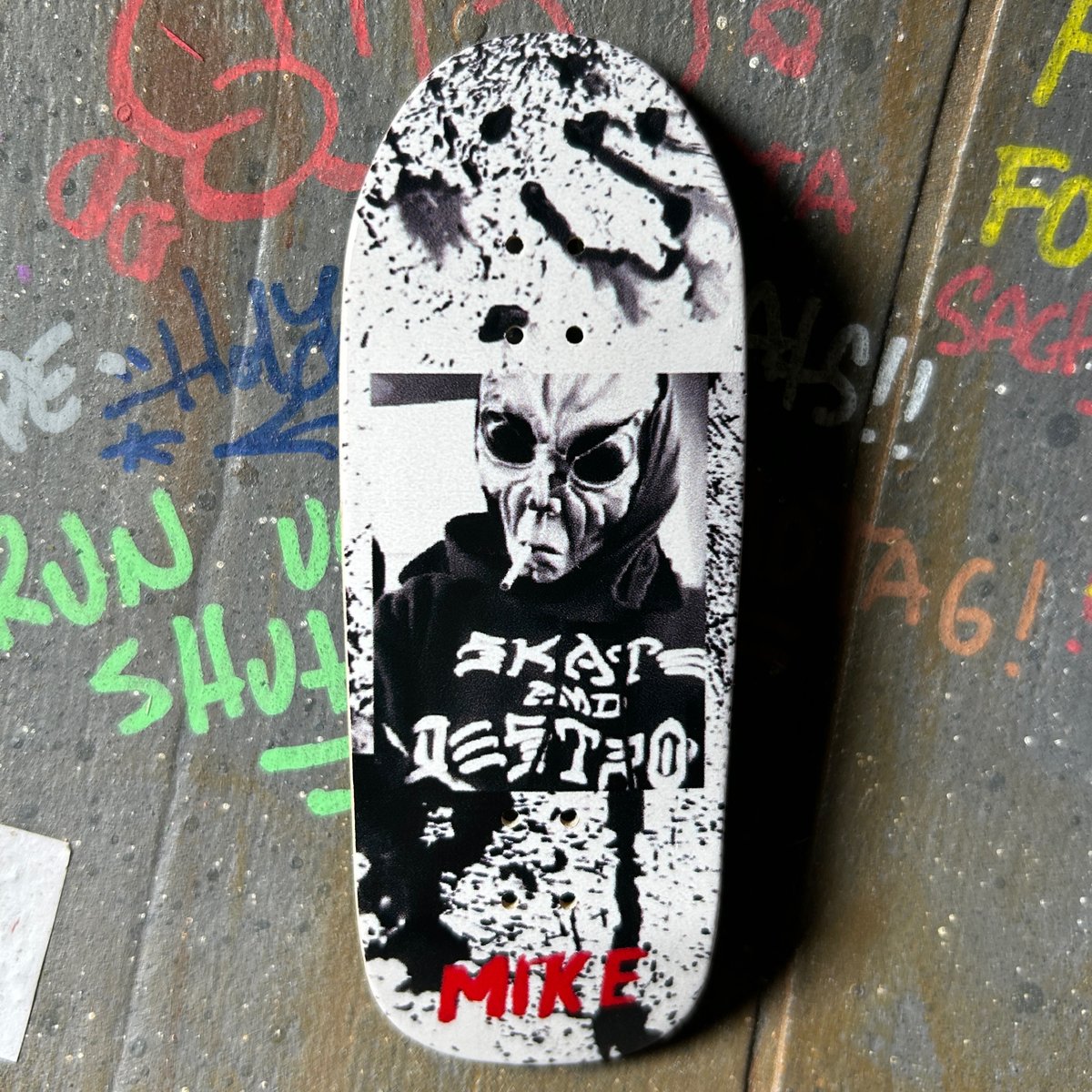 Mike Alien (35mm York shape) | Variant Fingerboards / Skateboards