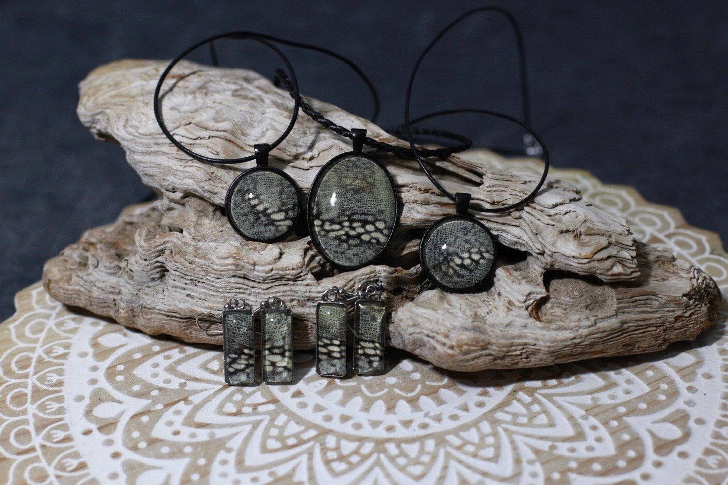 TOMSIMAGINATION — “Moss” - Veiled Chameleon collection