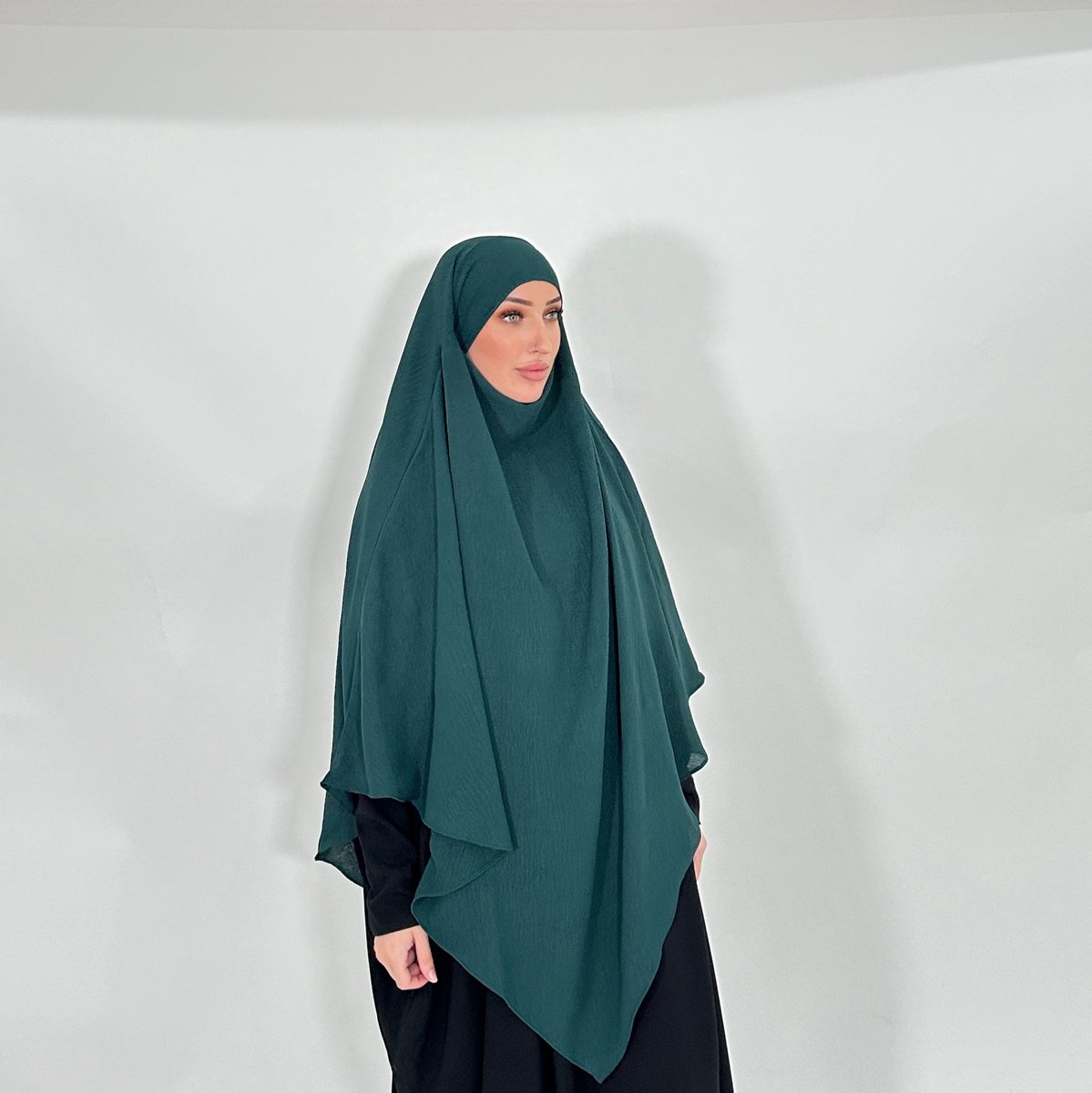 Emerald green crepe khimar | SARA THE LABEL