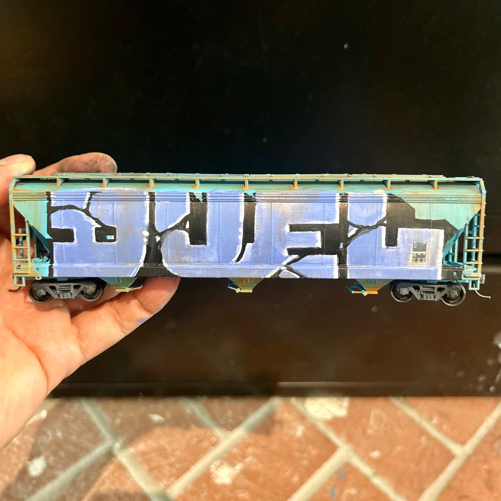 D1 MODEL TRAINS / DUEL GRAFFITI