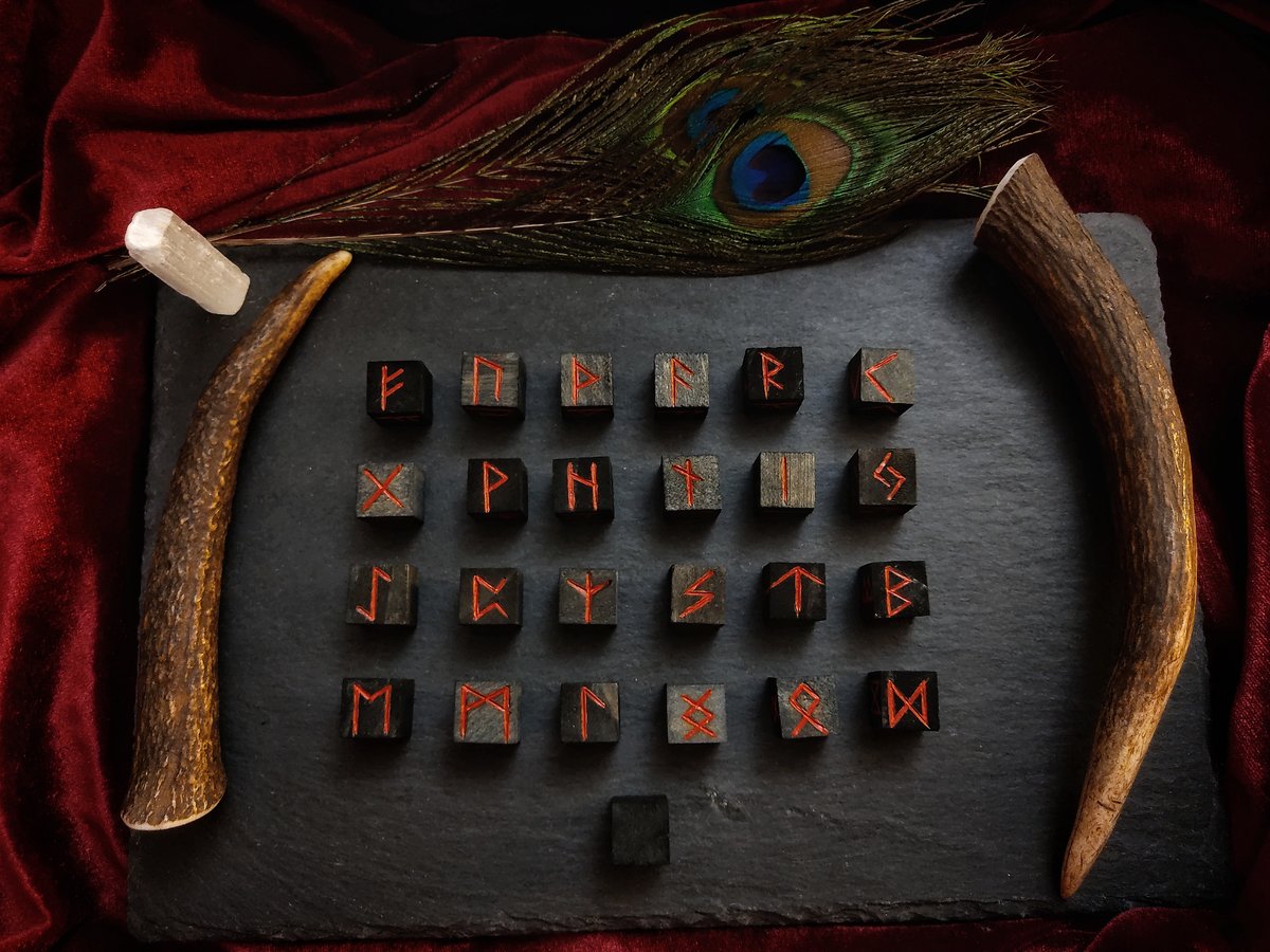 Elder Futhark Runes Cubic Set | Umbrae Lignorum