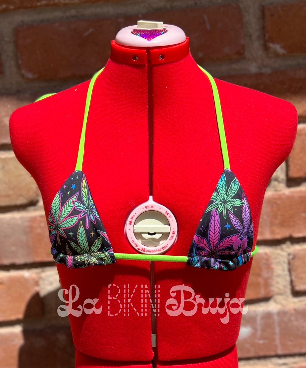 420 Leaf Triangle | La Bikini Bruja