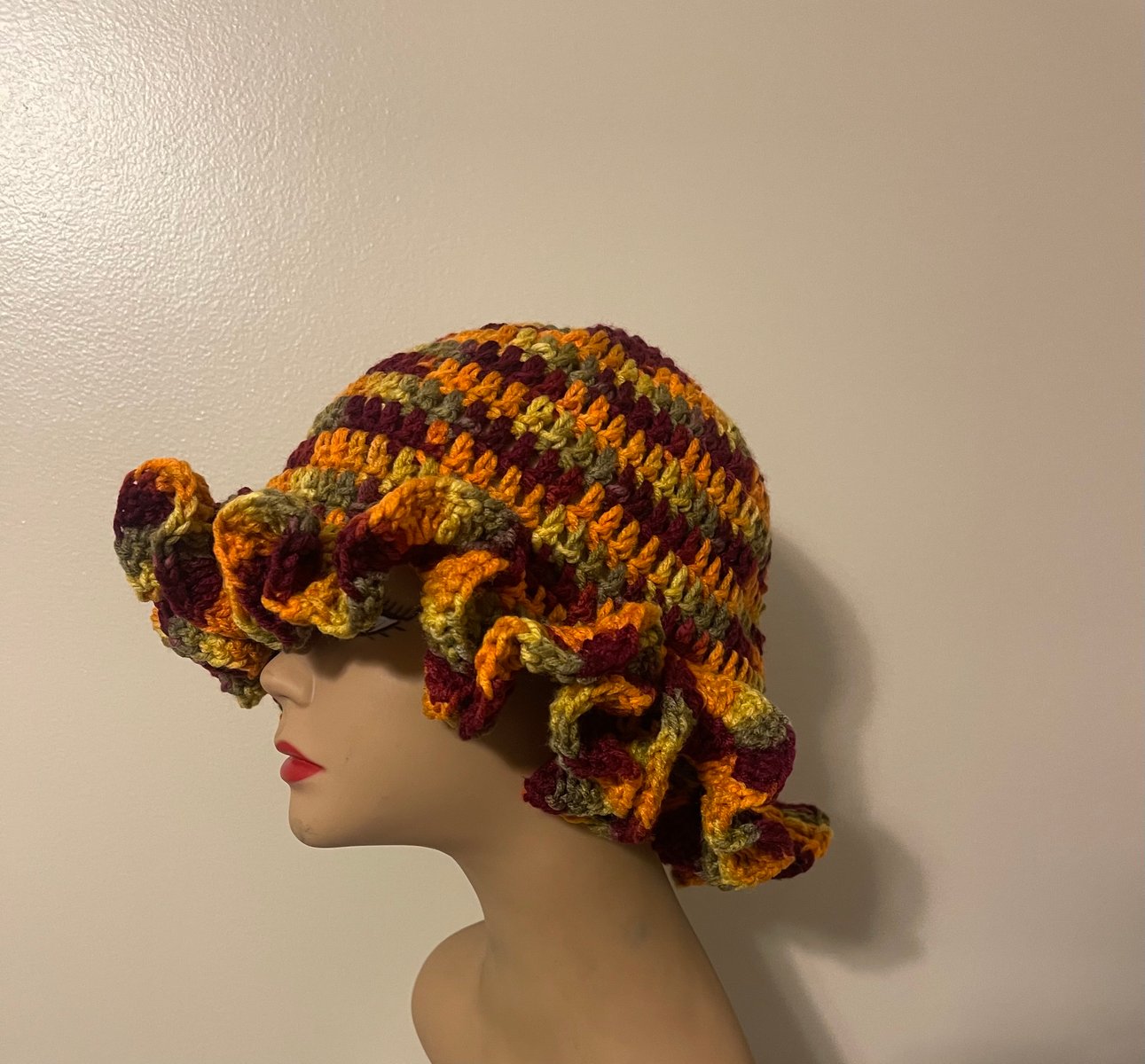 Small ruffle bucket hat / The Pink Sunflower