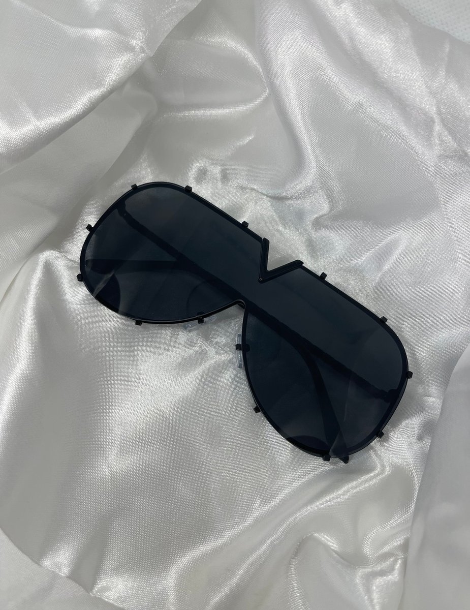 Black V sunglasses | The Luxe Couture
