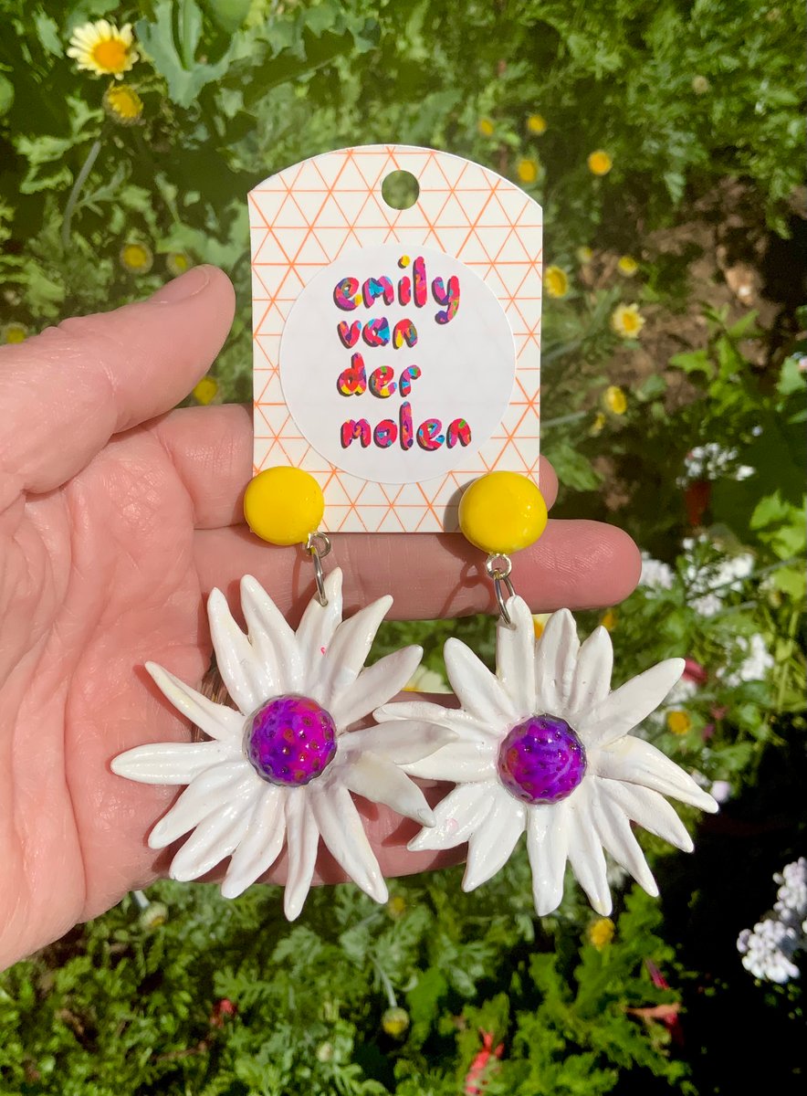 White Daisy Dangles | EMILY VAN DER MOLEN
