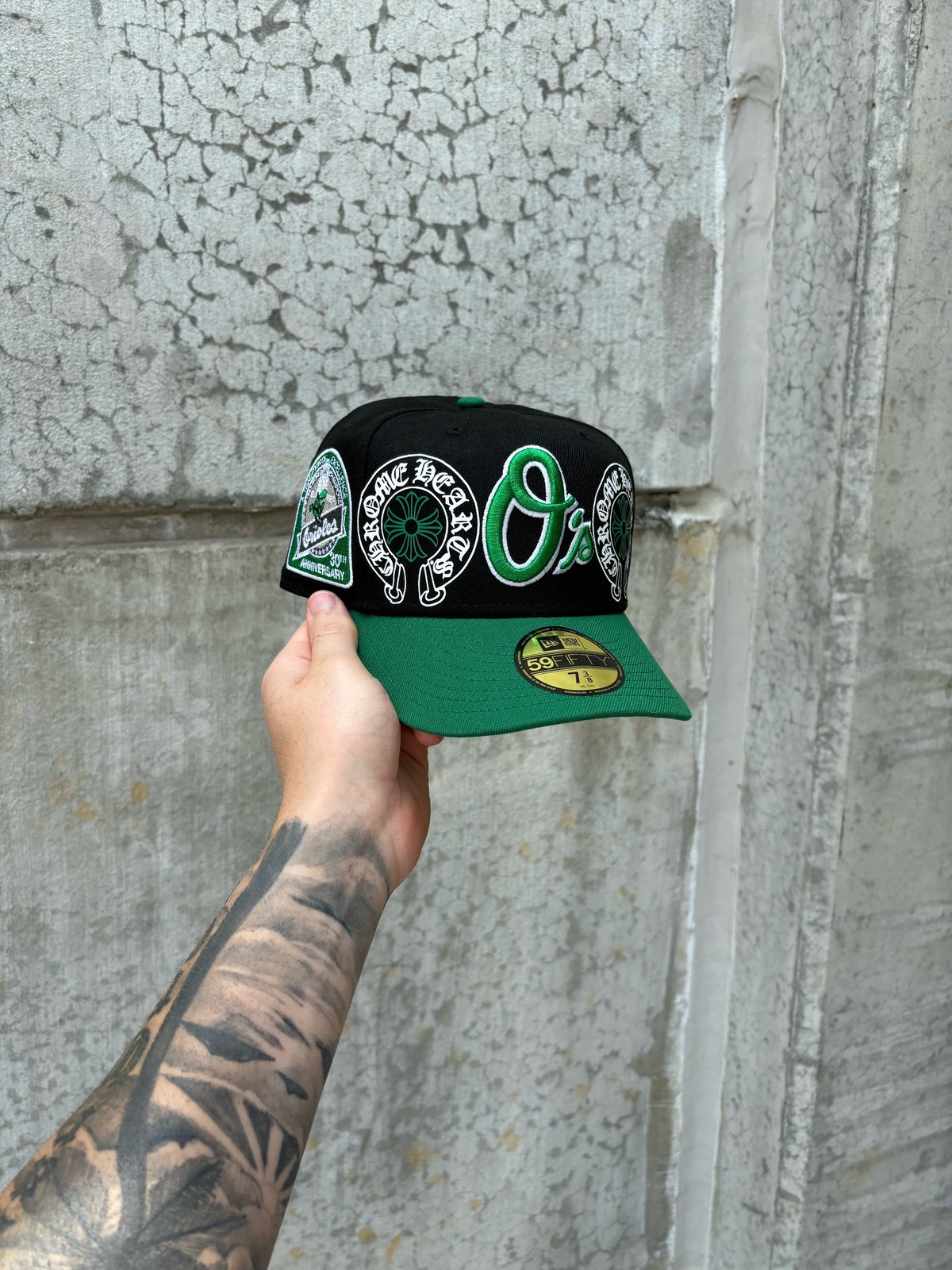 TRI TONE GREEN VISOR BALTIMORE ORIOLES FITTED CAP | WORLDWIDE RANK LLC