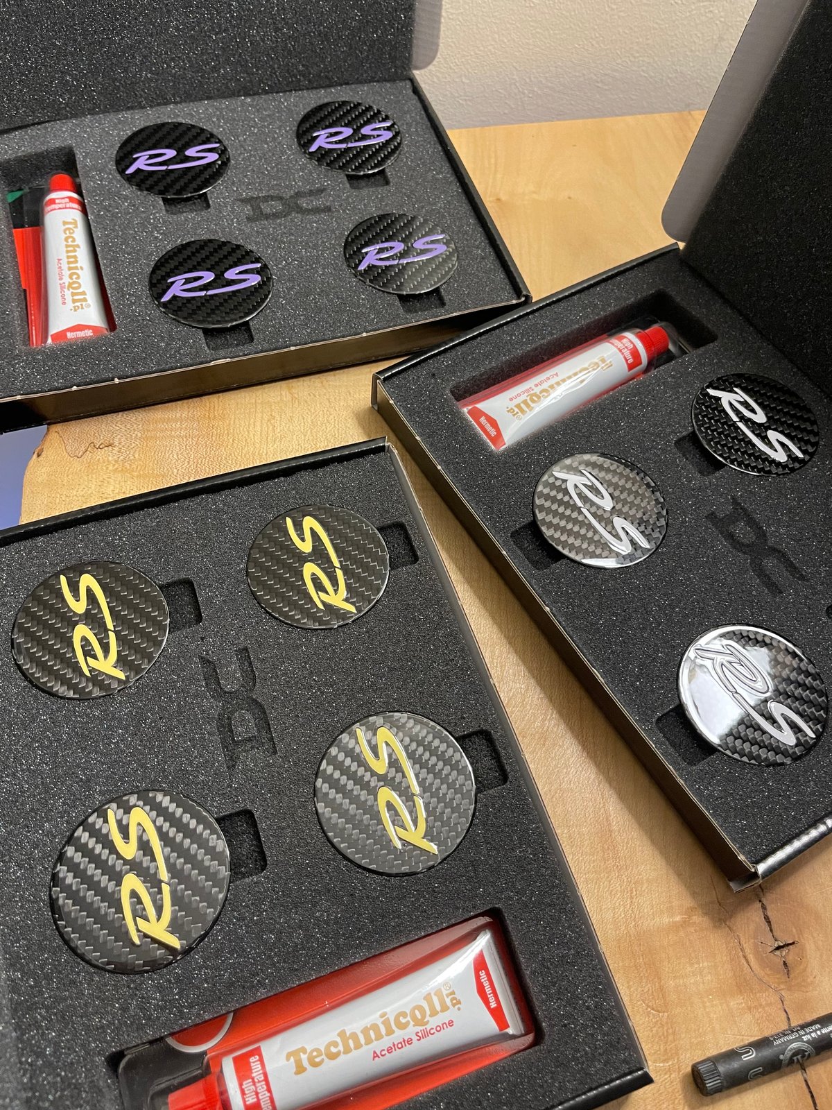Porsche 991 Carbon Fibre centre caps (for centre lock wheels) | DC Innovate