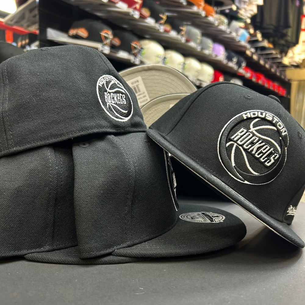 Mitchell & Ness Liberty Fitted Black/White | Bigg City Cap Zone