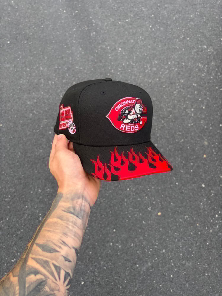 RED BRIM BLACK CINCINNATI REDS CUSTOM FITTED CAP | WORLDWIDE RANK LLC