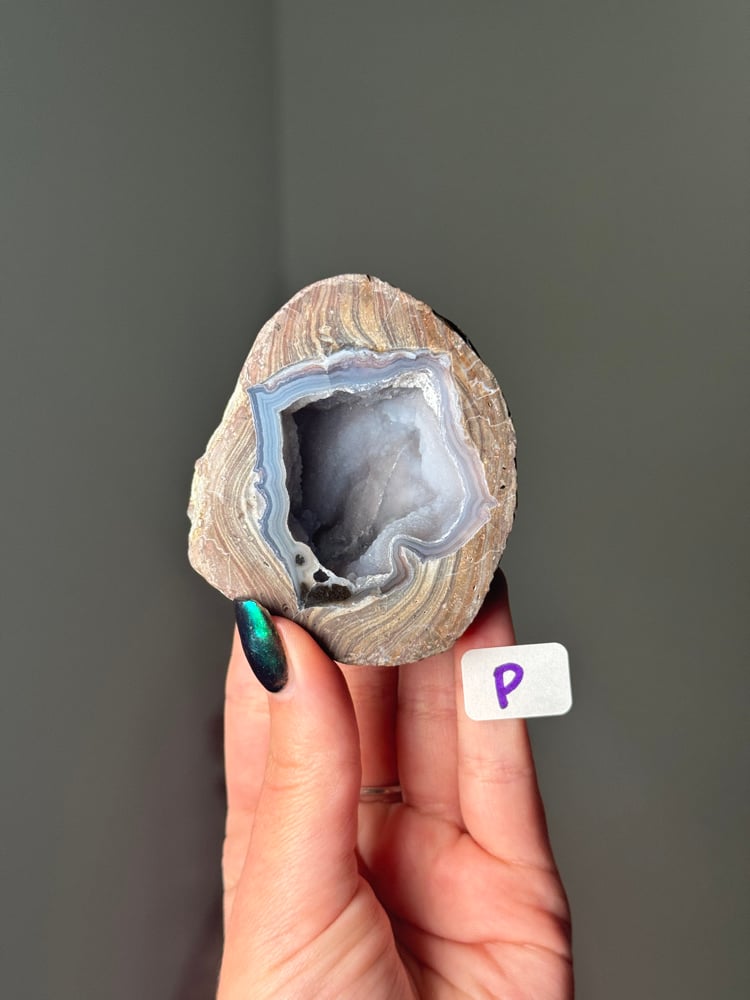 BABY BLUE DUGWAY CHALCEDONY GEODE -UTAH- P-U | thewitchespitstop