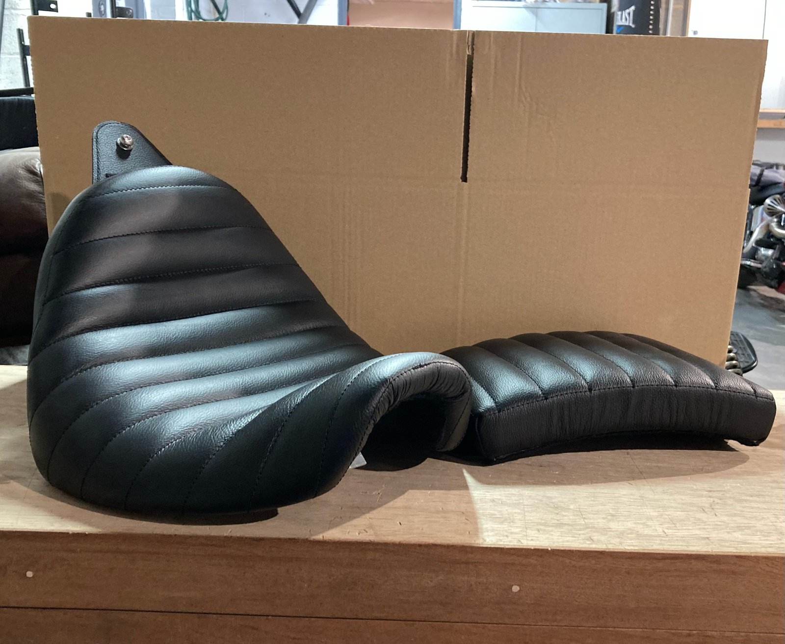 MAVERICK CUSTOMS — RETRO ROLL TOP STYLE LOWRIDER TRIUMPH SPEEDMASTER ...