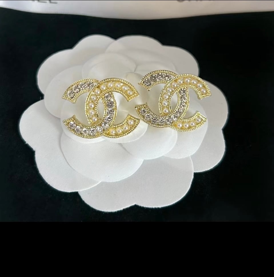 Sparkle and Pearl Studs | FlyLuxChic